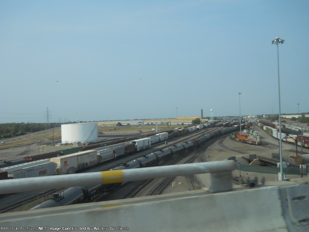 BNSF 4663, 3447, 8133, 8191, 8152, Warbonnet + Cars